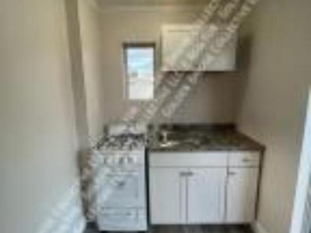 1 Br, 1 bath, Townhouse/Brownstone/RowHouse 2843 Forest Hill Boulevard