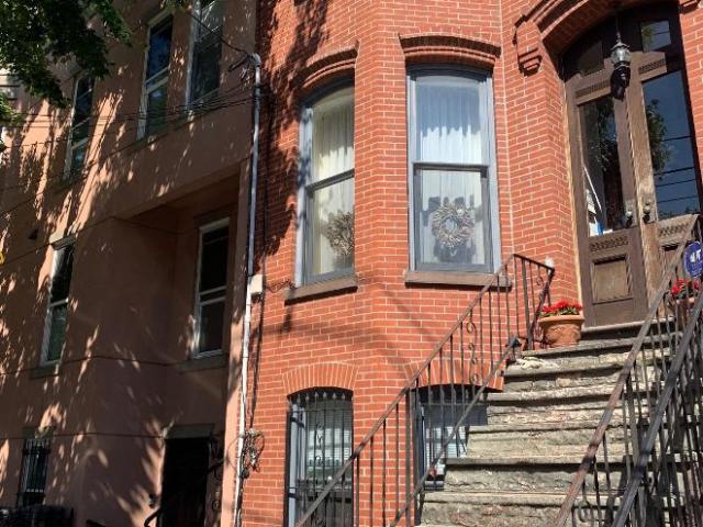 1 Br, 1 bath, Townhouse/Brownstone/RowHouse 288 Monmouth Street