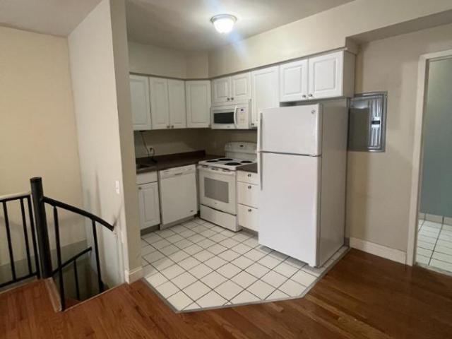 1 Br, 1 bath, Townhouse/Brownstone/RowHouse 305 South 11th Street