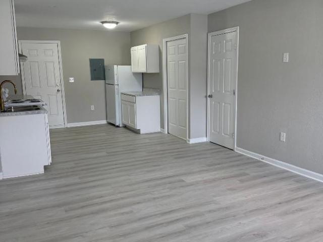 1 Br, 1 bath, Townhouse/Brownstone/RowHouse 305 W Washington Street
