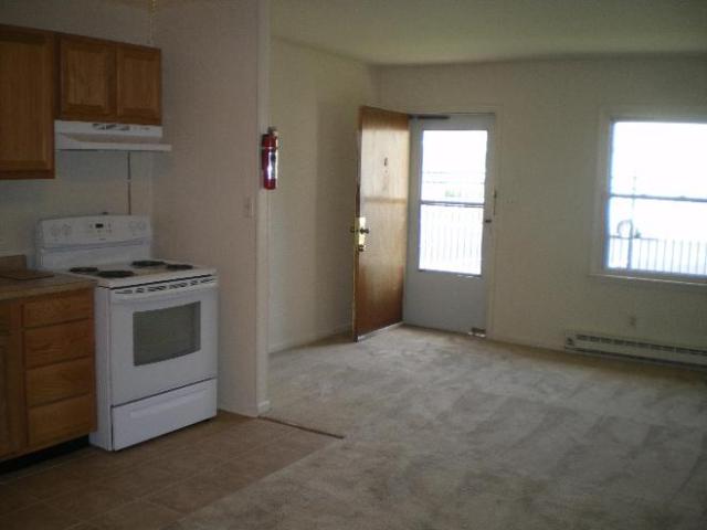 1 Br, 1 bath, Townhouse/Brownstone/RowHouse 301 Strawberry Lane