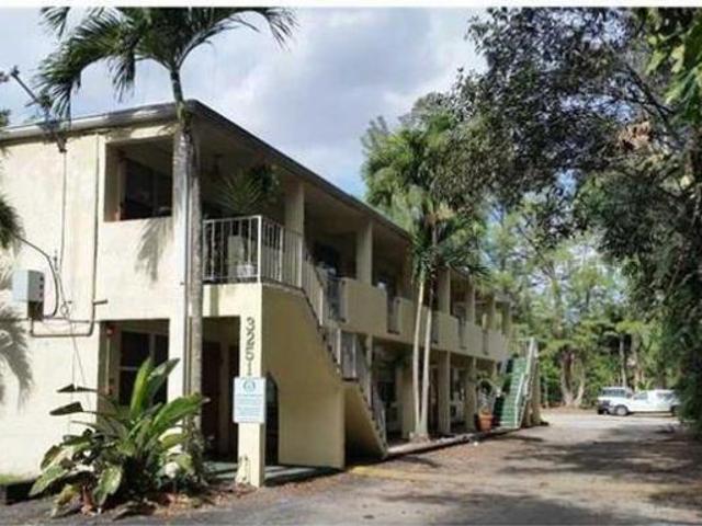 1 Br, 1 bath, Townhouse/Brownstone/RowHouse 3251 Southwest 44th Avenue