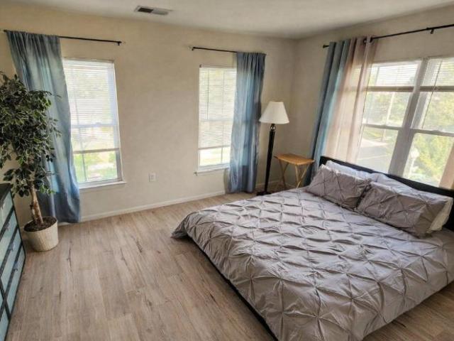 1 Br, 1 bath, Townhouse/Brownstone/RowHouse 3221 Stanton Road SE