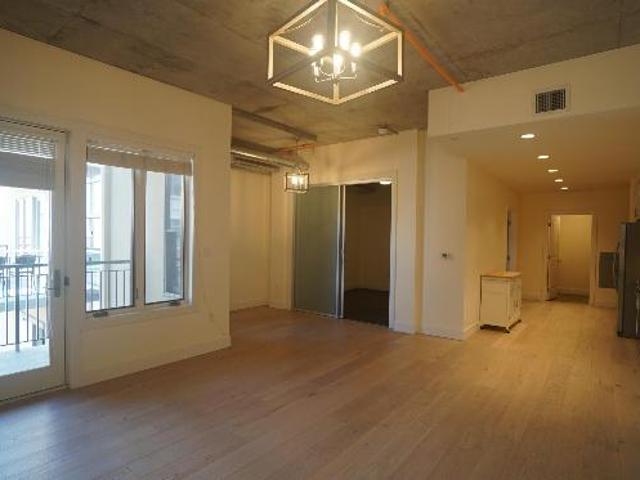 1 Br, 1 bath, Townhouse/Brownstone/RowHouse 3301 Arapahoe Avenue