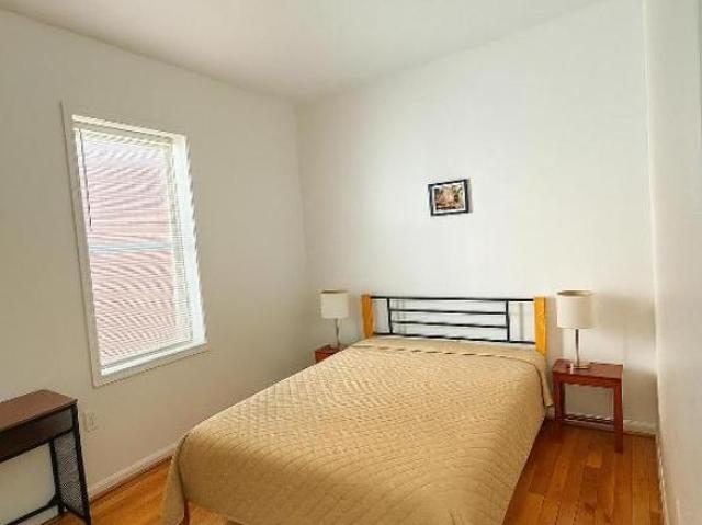 1 Br, 1 bath, Townhouse/Brownstone/RowHouse 3580 13th Street Nw