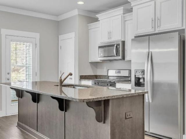 1 Br, 1 bath, Townhouse/Brownstone/RowHouse 353 Hague Dr