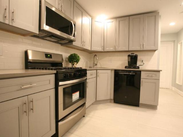 1 Br, 1 bath, Townhouse/Brownstone/RowHouse 3623 Warren St