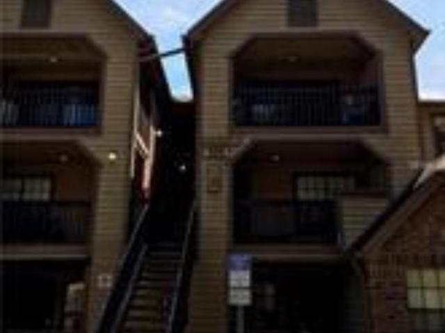 1 Br, 1 bath, Townhouse/Brownstone/RowHouse 375 Lake Ontario Cir