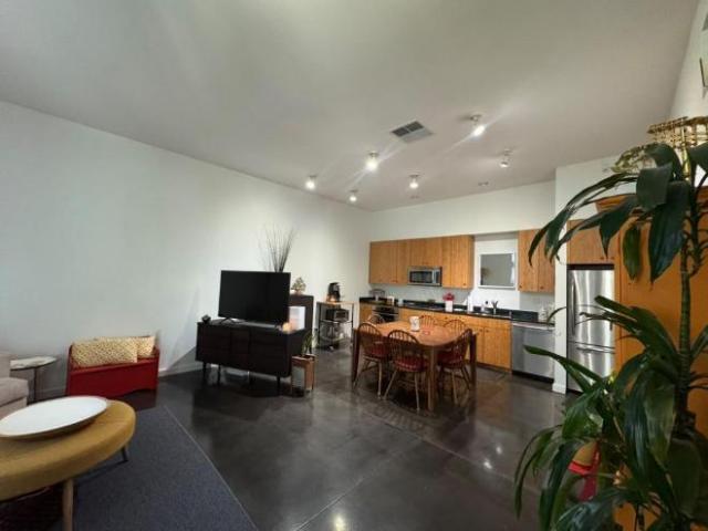 1 Br, 1 bath, Townhouse/Brownstone/RowHouse 7 Ealing Ln