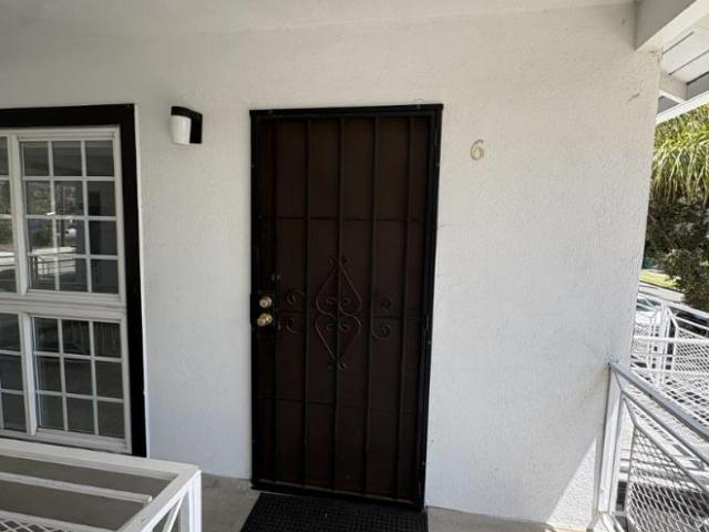 1 Br, 1 bath, Townhouse/Brownstone/RowHouse 405 Corona Del Mar