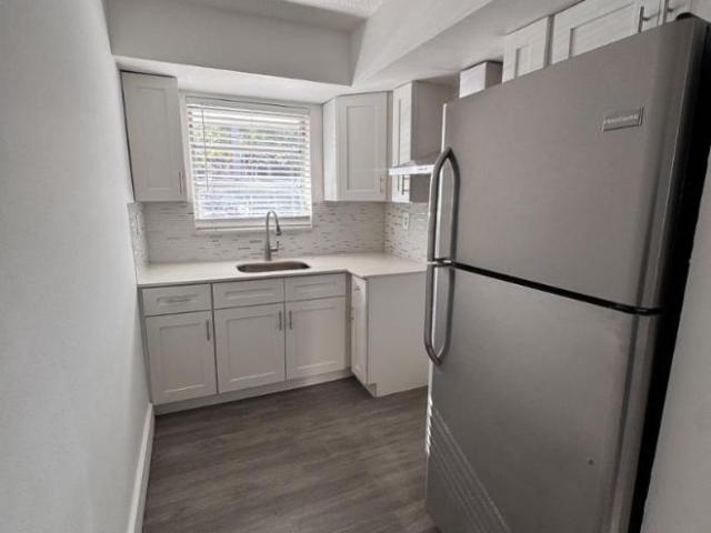 1 Br, 1 bath, Townhouse/Brownstone/RowHouse 4140 SW 24th Ct