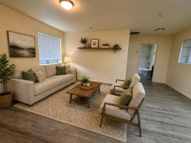 1 Br, 1 bath, Townhouse/Brownstone/RowHouse 4145 E Fairmount Street