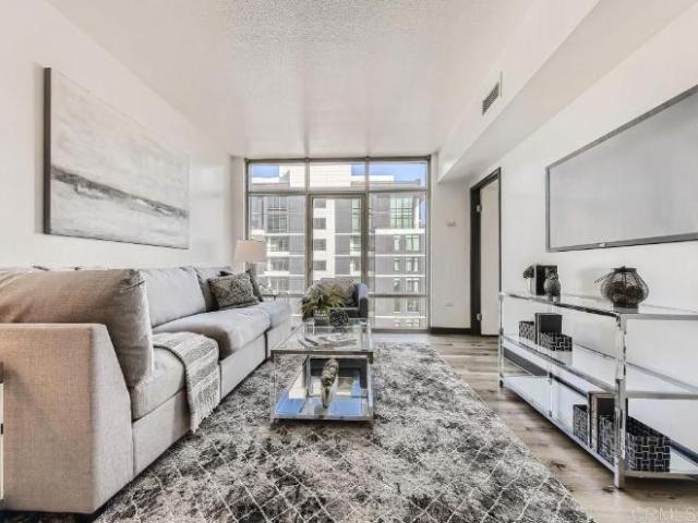 1 Br, 1 bath, Townhouse/Brownstone/RowHouse 425 West Beech Street
