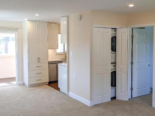 1 Br, 1 bath, Townhouse/Brownstone/RowHouse 435 South Pastoria Avenue