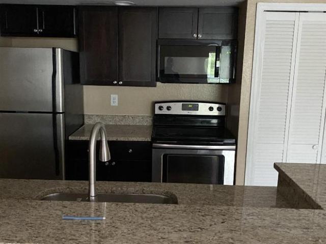 1 Br, 1 bath, Townhouse/Brownstone/RowHouse 4504 Commander Dr