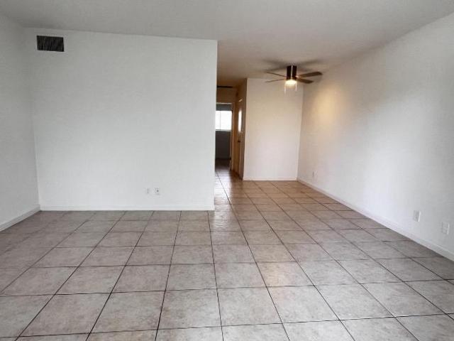 1 Br, 1 bath, Townhouse/Brownstone/RowHouse 4529 Northeast 21st Avenue