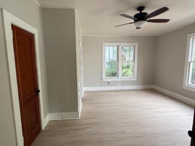 1 Br, 1 bath, Townhouse/Brownstone/RowHouse 452 Se Nassau St