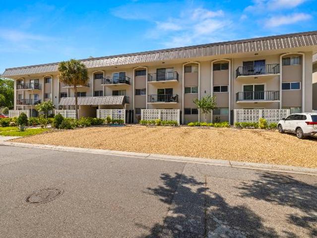 1 Br, 1 bath, Townhouse/Brownstone/RowHouse 4611 West Fig Street