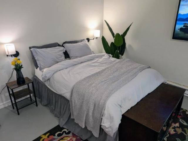 1 Br, 1 bath, Townhouse/Brownstone/RowHouse 4 Falmouth Ct