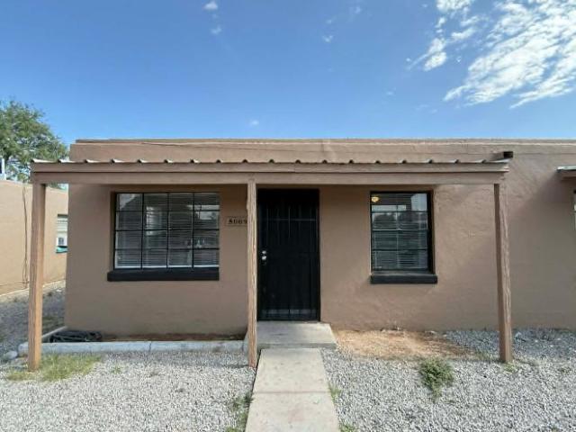 1 Br, 1 bath, Townhouse/Brownstone/RowHouse 5009 E 1st St