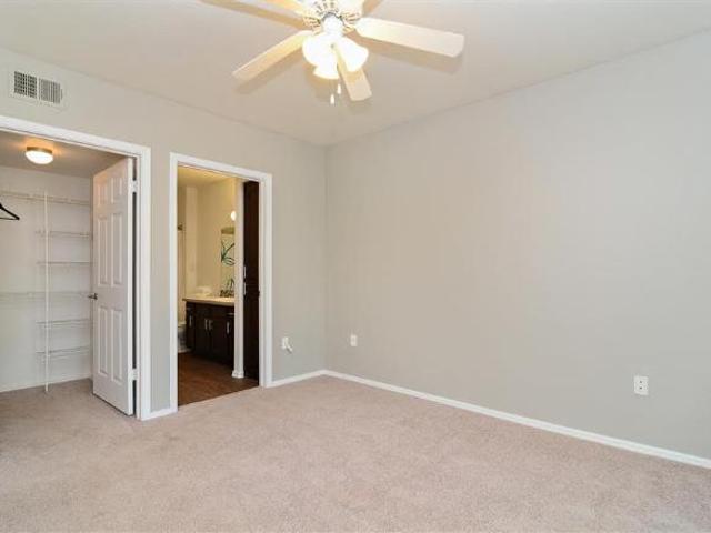 1 Br, 1 bath, Townhouse/Brownstone/RowHouse 5102 E Piedmont Rd