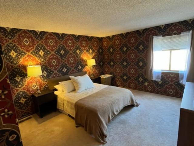 1 Br, 1 bath, Townhouse/Brownstone/RowHouse 5200 Villa View Dr