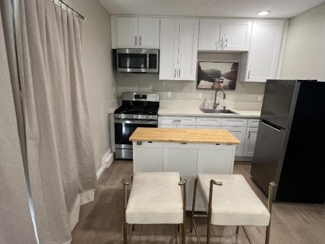 1 Br, 1 bath, Townhouse/Brownstone/RowHouse 5385 Howard St