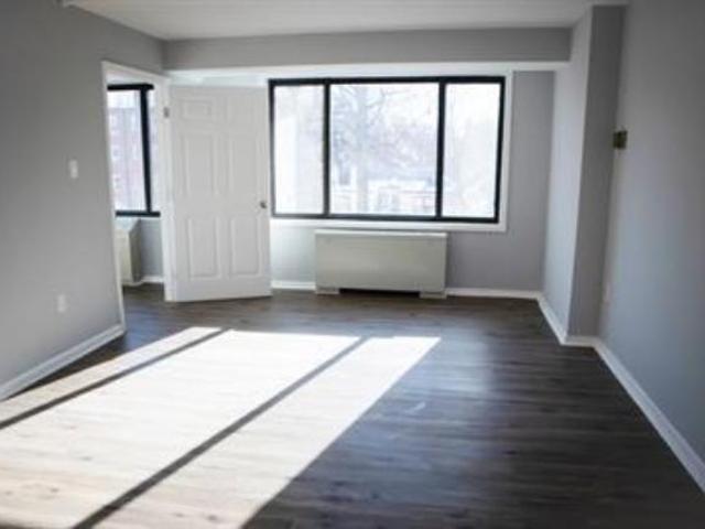 1 Br, 1 bath, Townhouse/Brownstone/RowHouse 5410 Connecticut Avenue Northwest