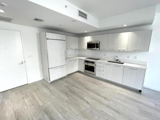 1 Br, 1 bath, Townhouse/Brownstone/RowHouse 55 Southwest 9th Street