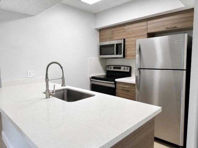 1 Br, 1 bath, Townhouse/Brownstone/RowHouse 5780 Rock Island Road