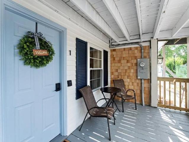 1 Br, 1 bath, Townhouse/Brownstone/RowHouse 6 Sunset Dr