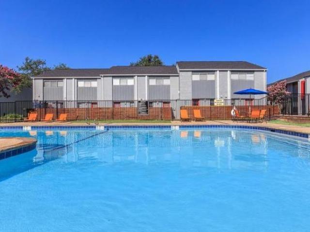 1 Br, 1 bath, Townhouse/Brownstone/RowHouse 700 W Plano Parkway