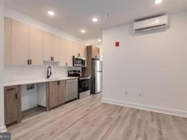 1 Br, 1 bath, Townhouse/Brownstone/RowHouse 715 W Cumberland St