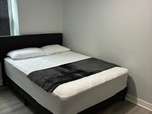 1 Br, 1 bath, Townhouse/Brownstone/RowHouse 820 N Lakewood Ave
