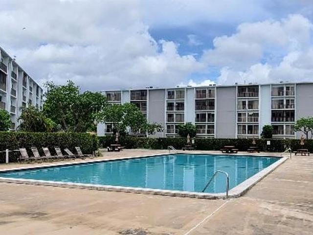 1 Br, 1 bath, Townhouse/Brownstone/RowHouse 8540 Sherman Circle North