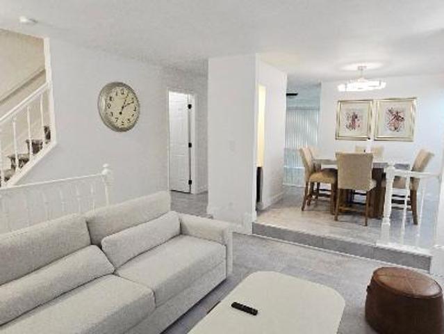 1 Br, 1 bath, Townhouse/Brownstone/RowHouse 8 Highlands Ct