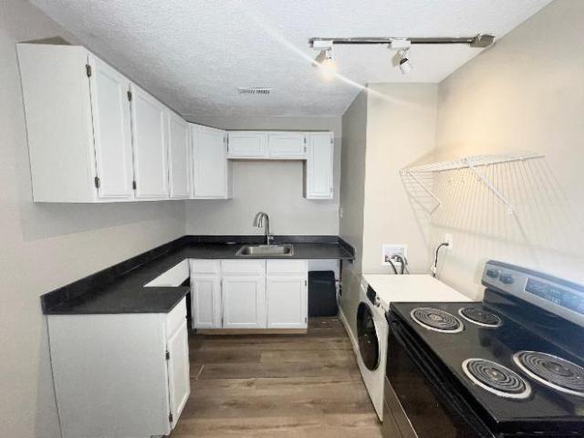 1 Br, 1 bath, Townhouse/Brownstone/RowHouse 9030 Reed Rd