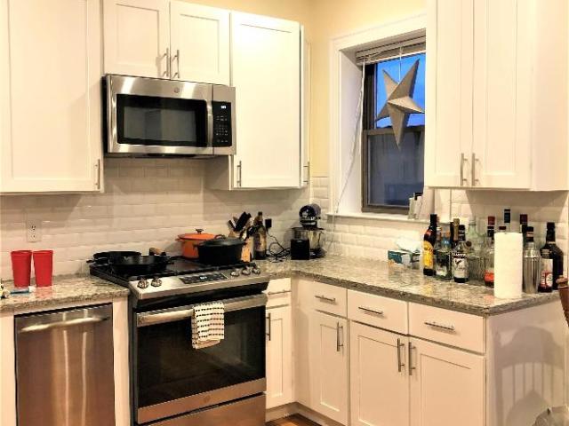 1 Br, 1 bath, Townhouse/Brownstone/RowHouse 9 Seaverns Avenue