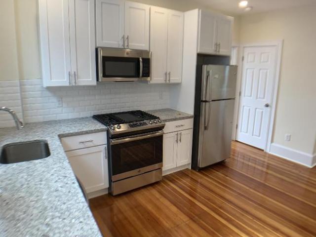 1 Br, 1 bath, Townhouse/Brownstone/RowHouse 9 Seaverns Avenue