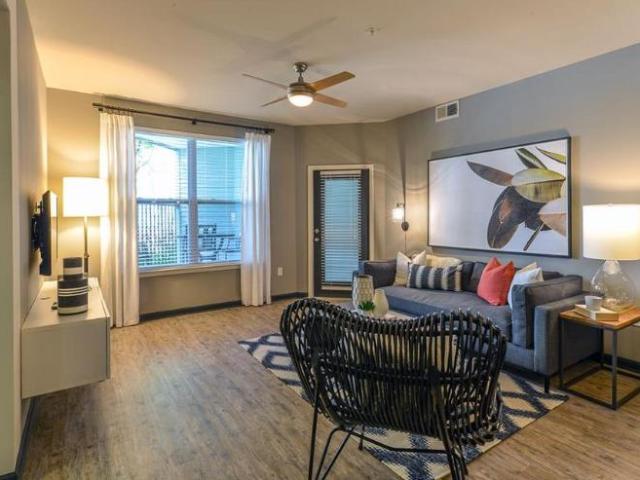 1 Br, 1 bath, Apartment 1040 Huff Rd NW