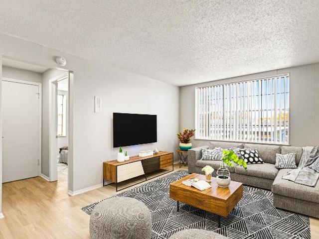 1 Br, 1 bath, Apartment 1041 N Ogden St