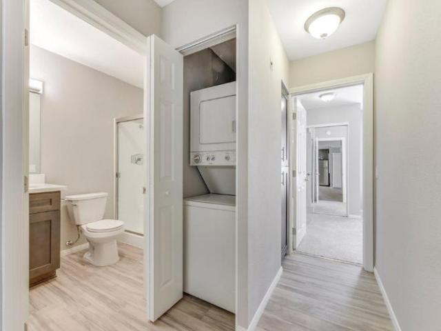 1 Br, 1 bath, Apartment 10445 Mast Blvd