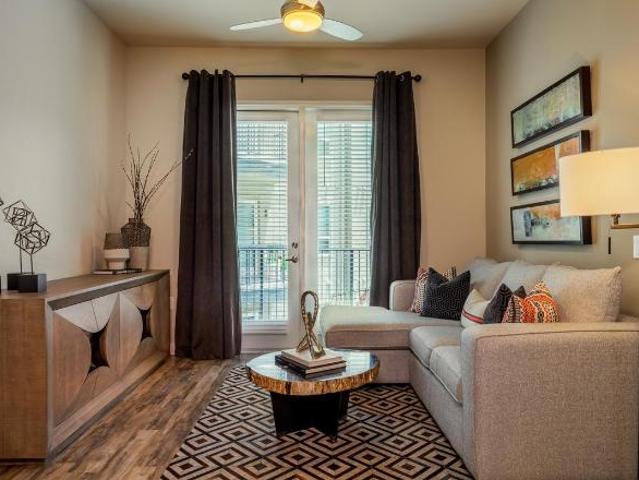 1 Br, 1 bath, Apartment 1050 Galatyn Pkwy