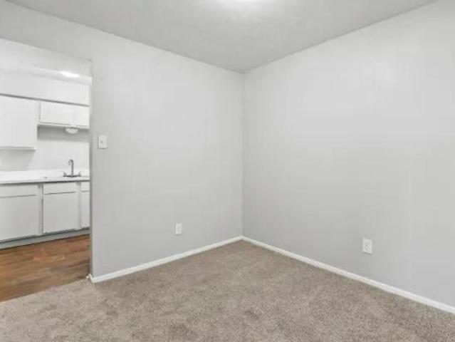 1 Br, 1 bath, Apartment 1057 Americana Ln