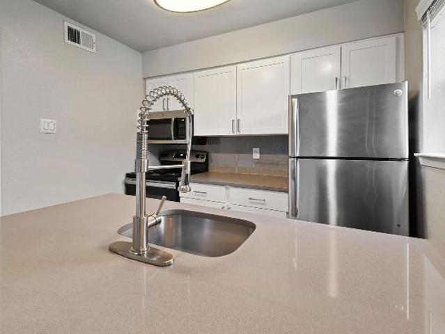 1 Br, 1 bath, Apartment 10588 Stone Canyon Rd