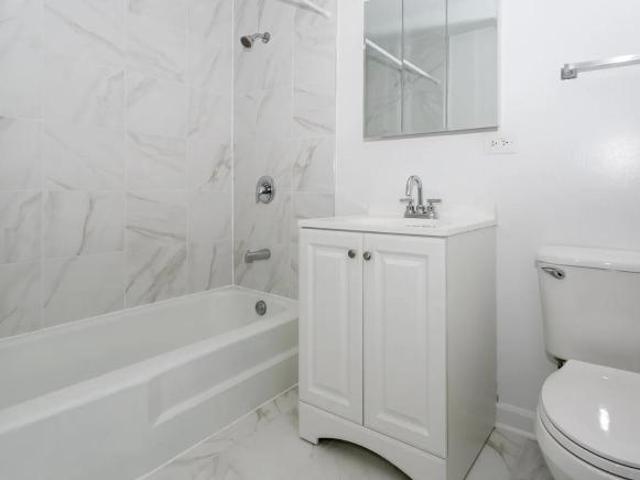 1 Br, 1 bath, Apartment 10737 S Keating Ave