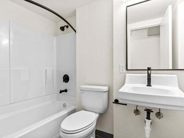 1 Br, 1 bath, Apartment 1080 Patterson St