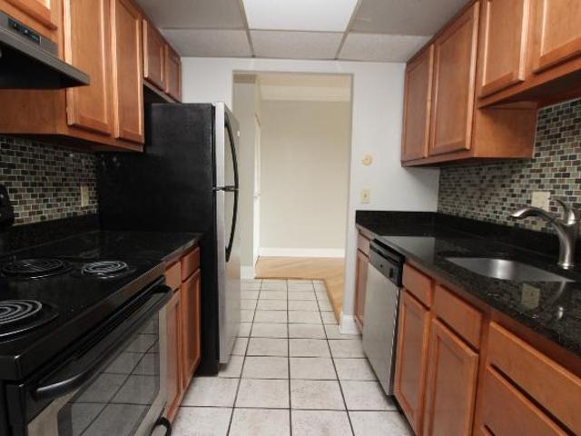 1 Br, 1 bath, Apartment 1088 Greentree Road