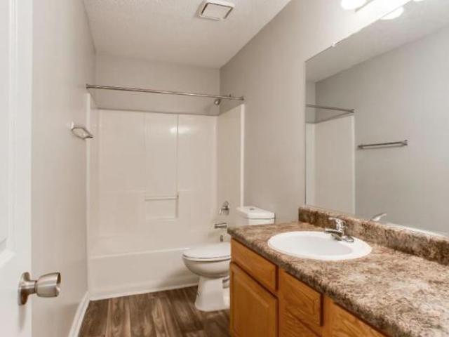 1 Br, 1 bath, Apartment 108 Arborside Dr