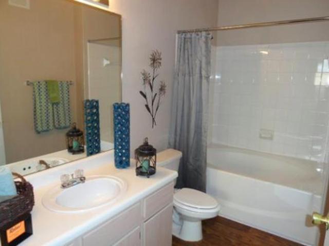 1 Br, 1 bath, Apartment 10900 S Pennsylvania Ave